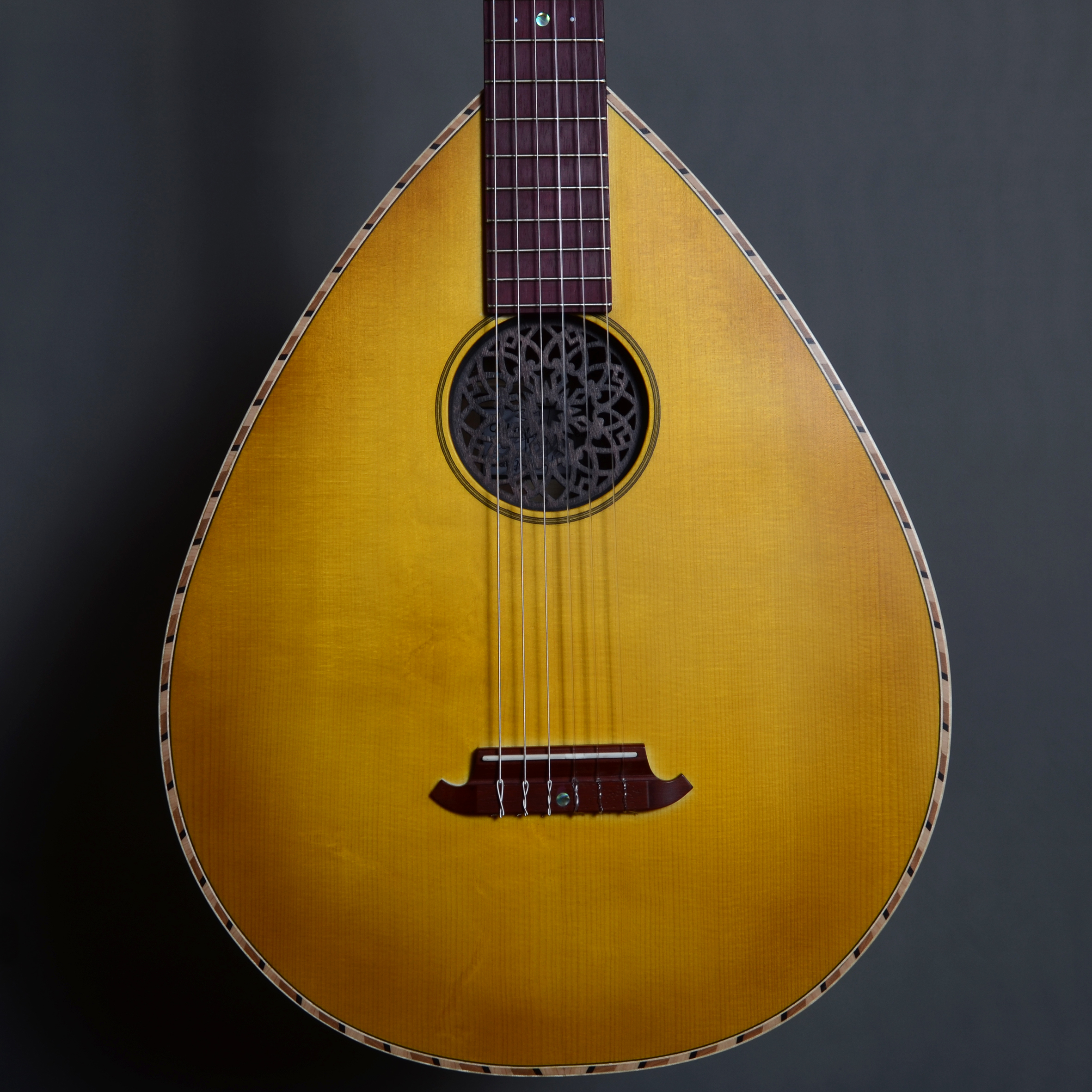 Medieval guitar – Atelier de lutherie Philippe Berne