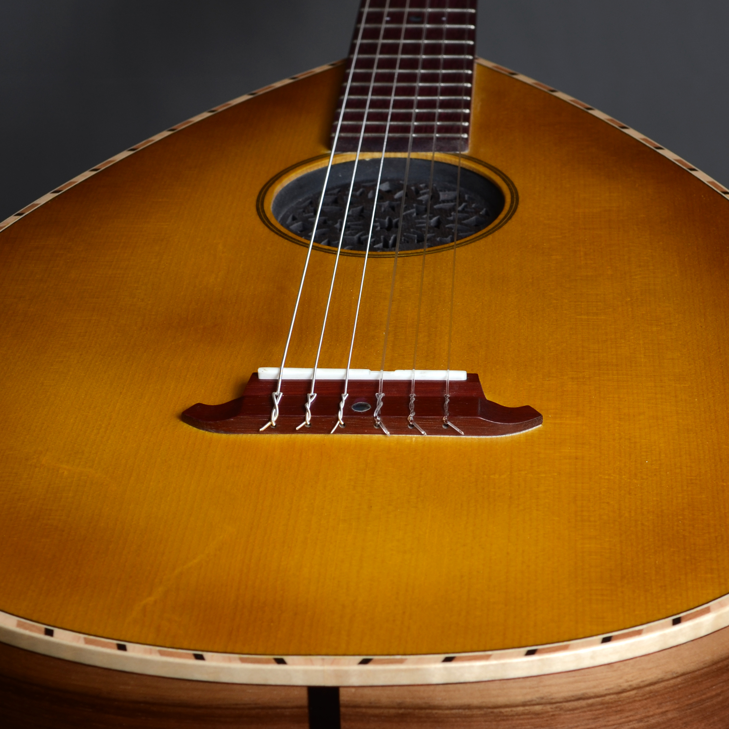 Medieval guitar – Atelier de lutherie Philippe Berne