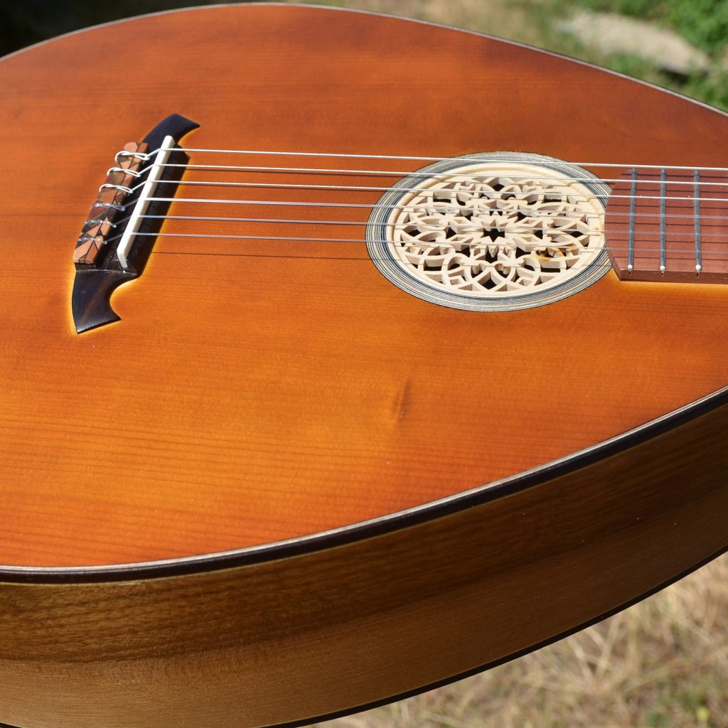 Medieval guitar – Atelier de lutherie Philippe Berne